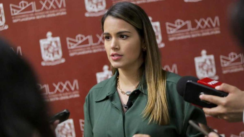 Lorena de la Garza Cuestiona Destino de Refrendo Vehicular